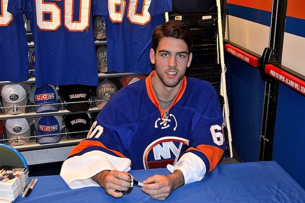 Isles' Kevin Poulin Signs Autographs at Team Store - LIB Magazine