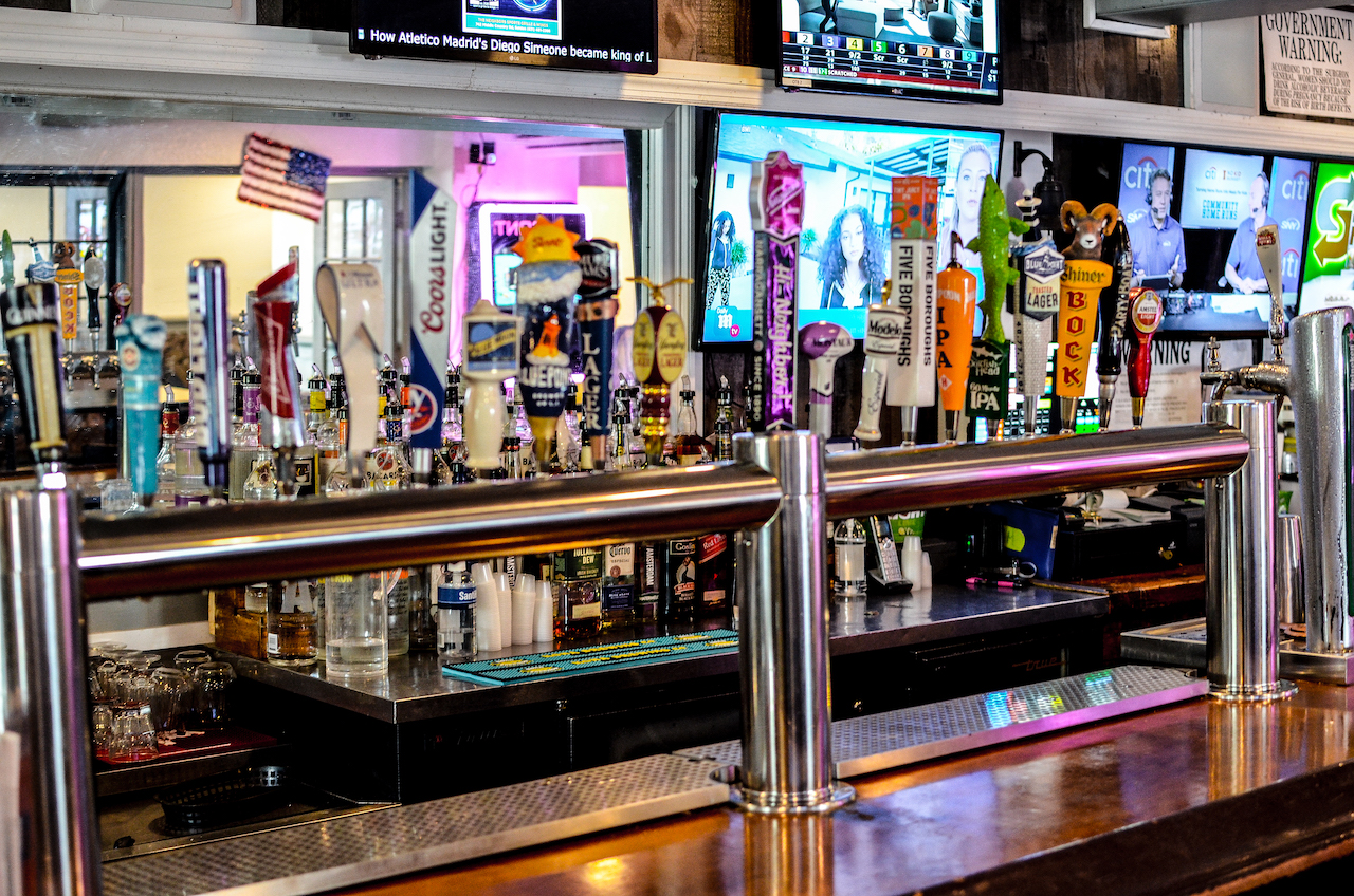 Neighbors Sports bar and Grill - LIB Magazine